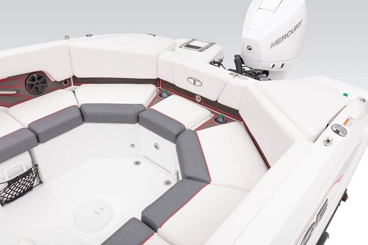 Bowrider Types and Models: Our Top 6 Picks! - Boat Bub